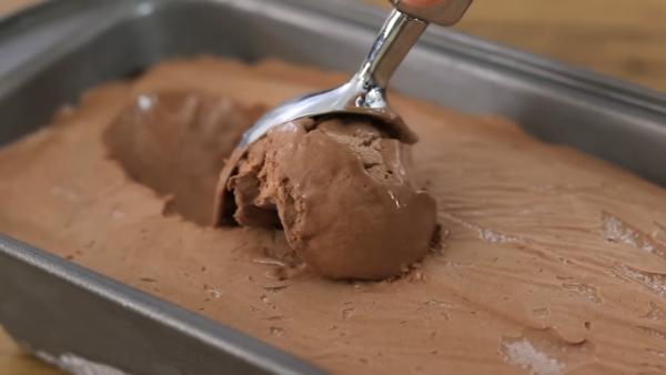 Easy Chocolate Ice Cream Recipe No Eggs (3 Ingredients)