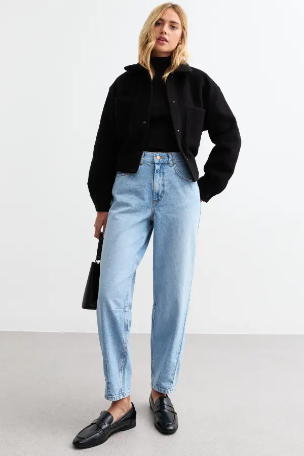 Barrel Jeans Outfit: Embrace the Trend with Style