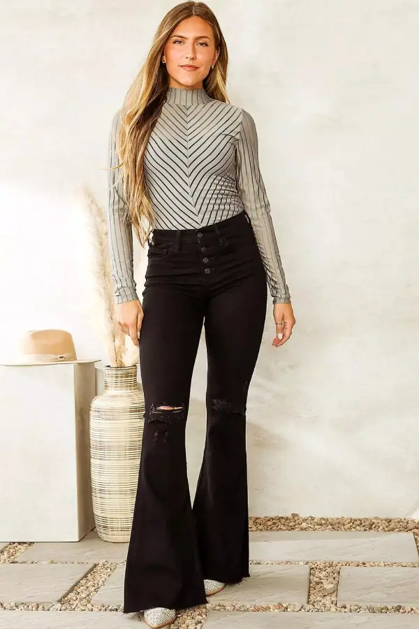 What to Wear With Black Flare Jeans?