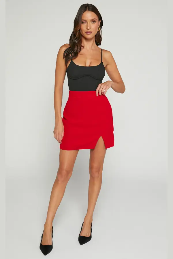 18 Red Mini Skirt Outfit Ideas