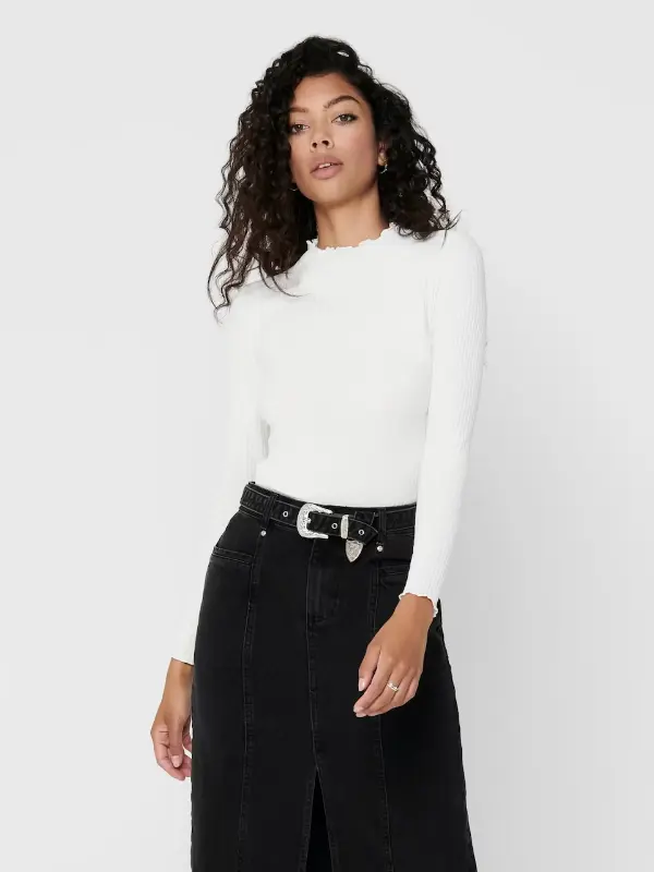 12 White Sweater Outfit Ideas That Look Fresh All Season Long