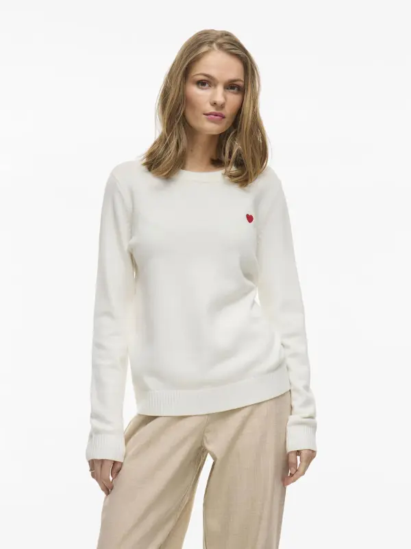 12 White Sweater Outfit Ideas That Look Fresh All Season Long