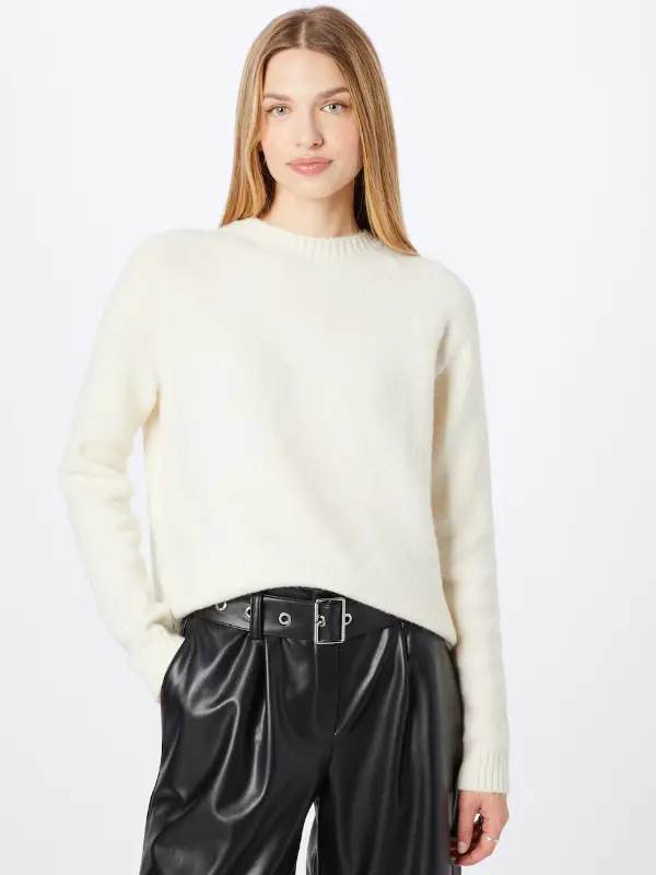 12 White Sweater Outfit Ideas That Look Fresh All Season Long